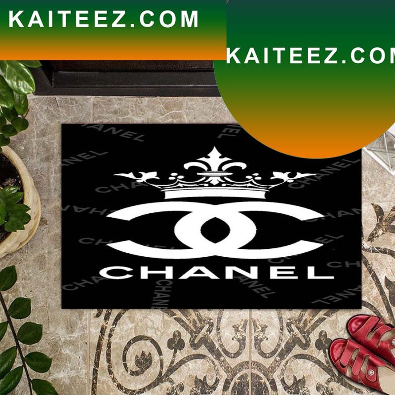 Chanel No.5 Pink Perfume Bottle With Golden Lips Pattern In Black ...